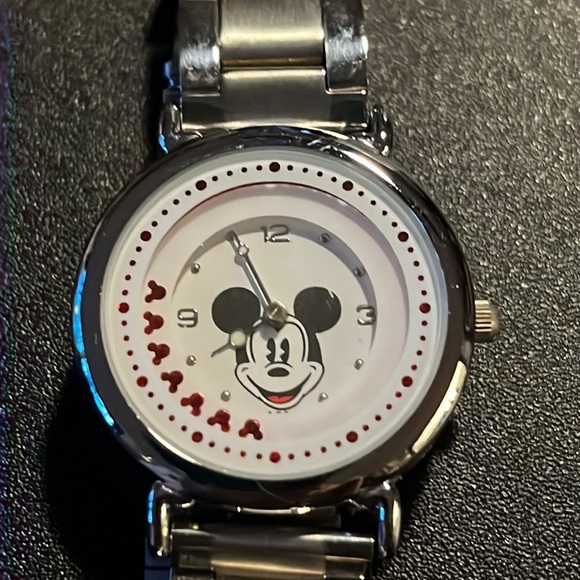 Accessories | Euc Kede Mickey Mouse Watch Rotating Hearts Second Hand ...